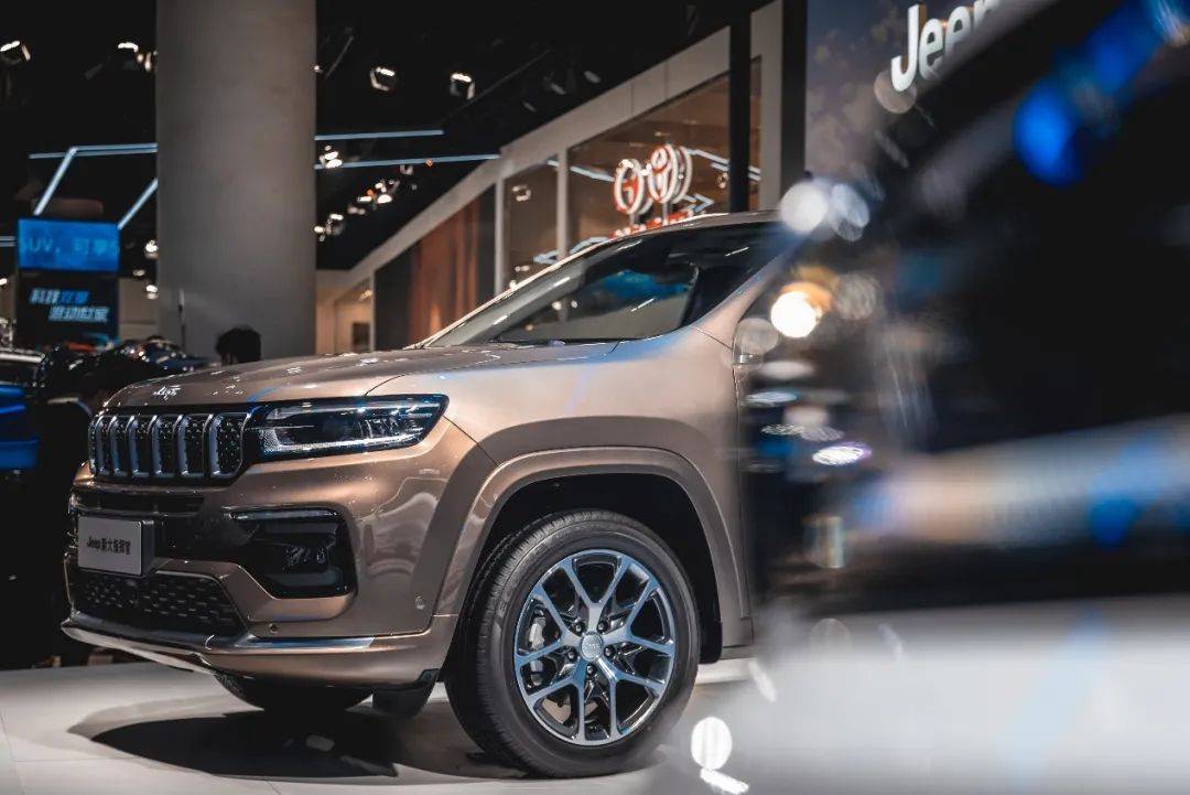 钢铁硬汉or时尚潮男，Jeep新大指挥官成都车展焕新上市_搜狐汽车_搜狐网
