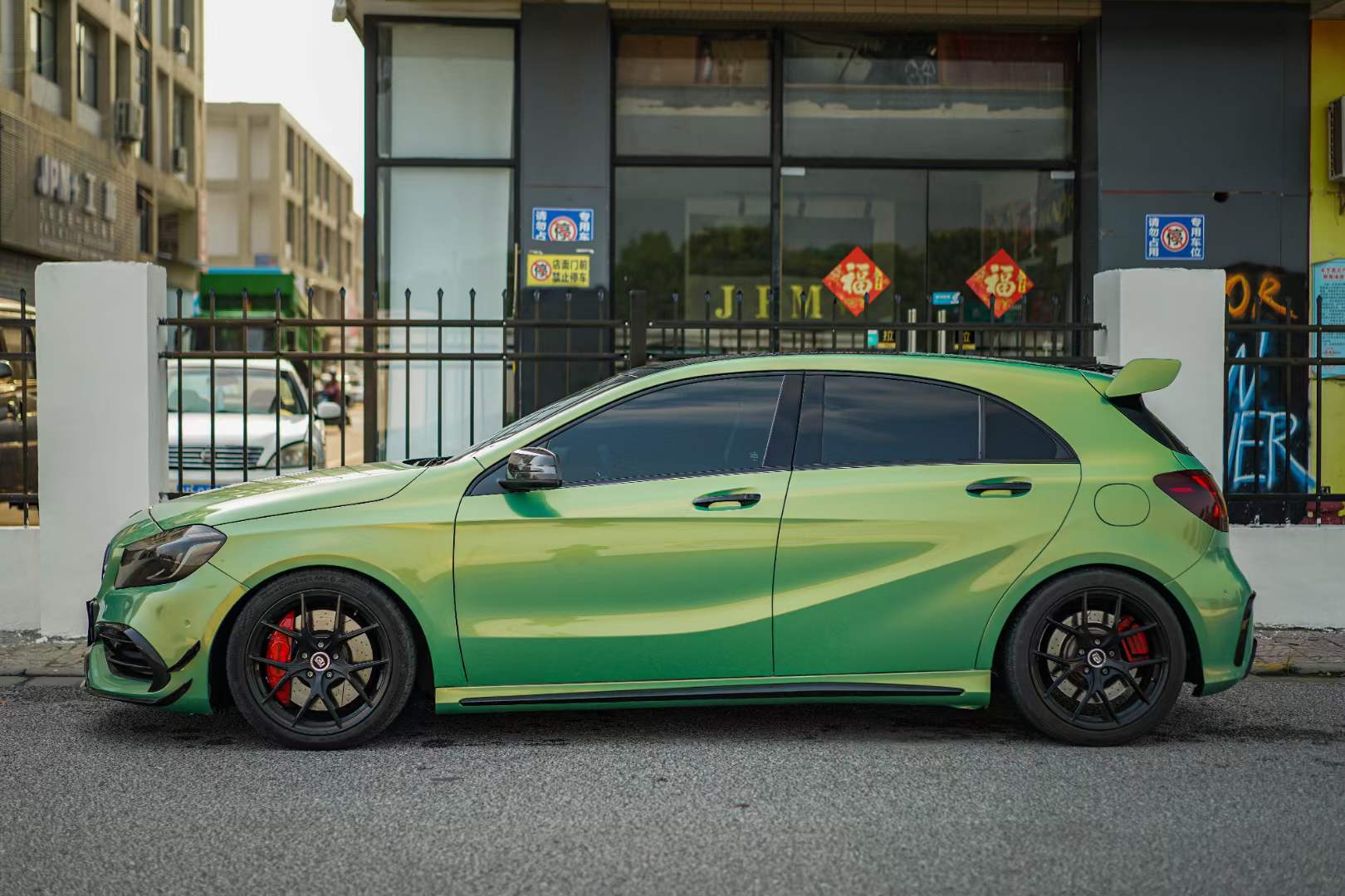 奔驰A45改色案例SC改色膜PET蟒蛇绿_搜狐汽车_搜狐网