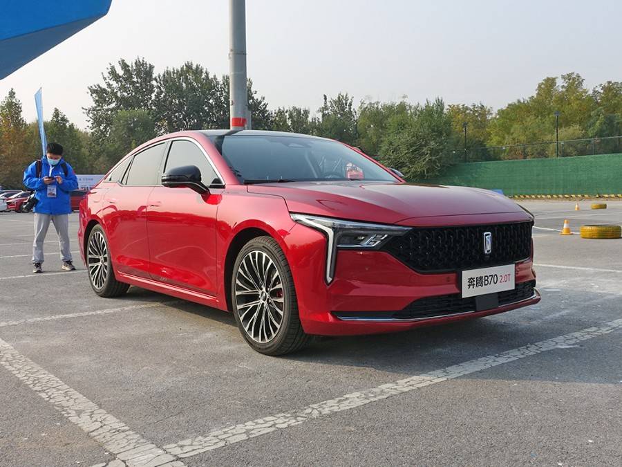 动力表现充沛，搭配AT变速箱，抢先试驾奔腾B70 2.0T_搜狐汽车_搜狐网