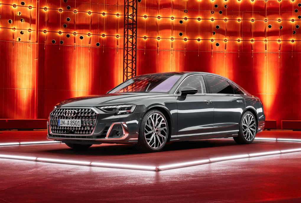 大灯升级前脸焕新，奥迪A8L迎来中期改款，网友：A4L PLUS？_搜狐汽车_搜狐网