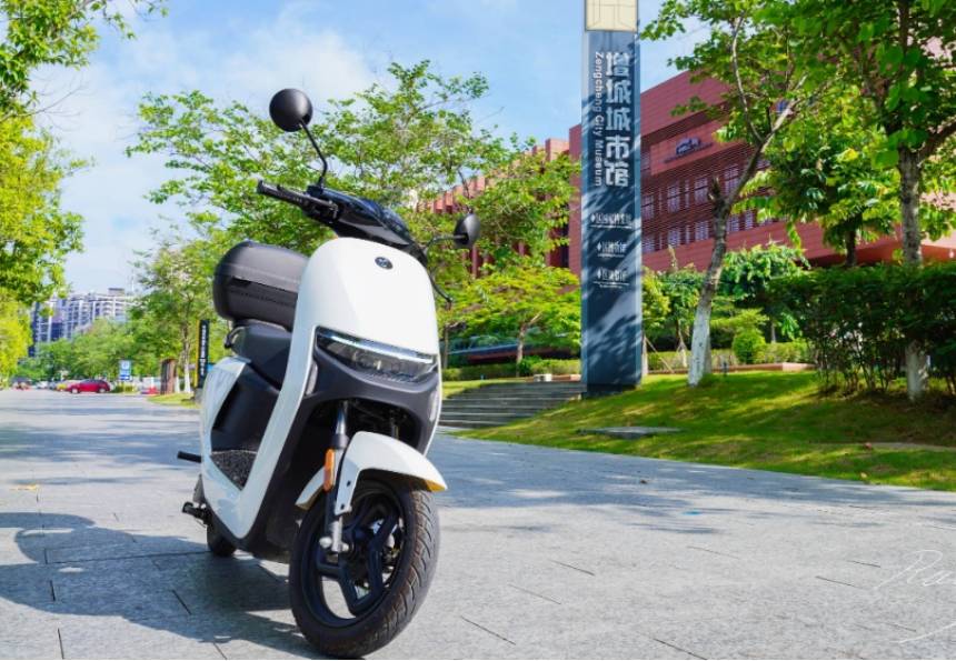 骑Ninebot九号智能轻便电动摩托车，做现代都市的摩登青年_搜狐汽车_搜狐网