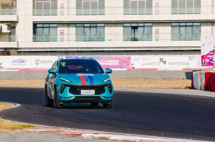 风行T5 EVO获CCPC 10-15万级紧凑型SUV年度冠军_搜狐汽车_搜狐网