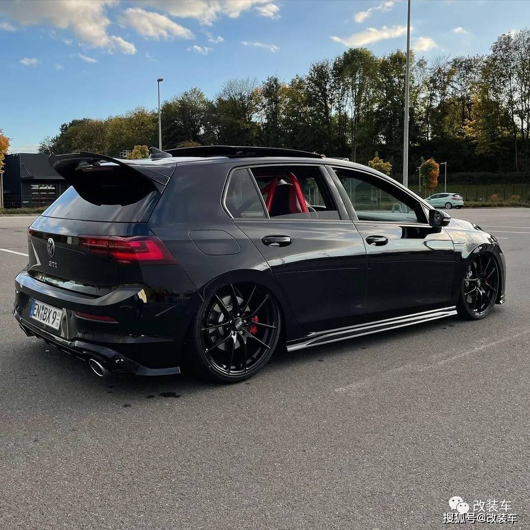 用一身竞技改件来玩姿态的8代高尔夫GTI，这操作你们看得懂吗？_搜狐汽车_搜狐网