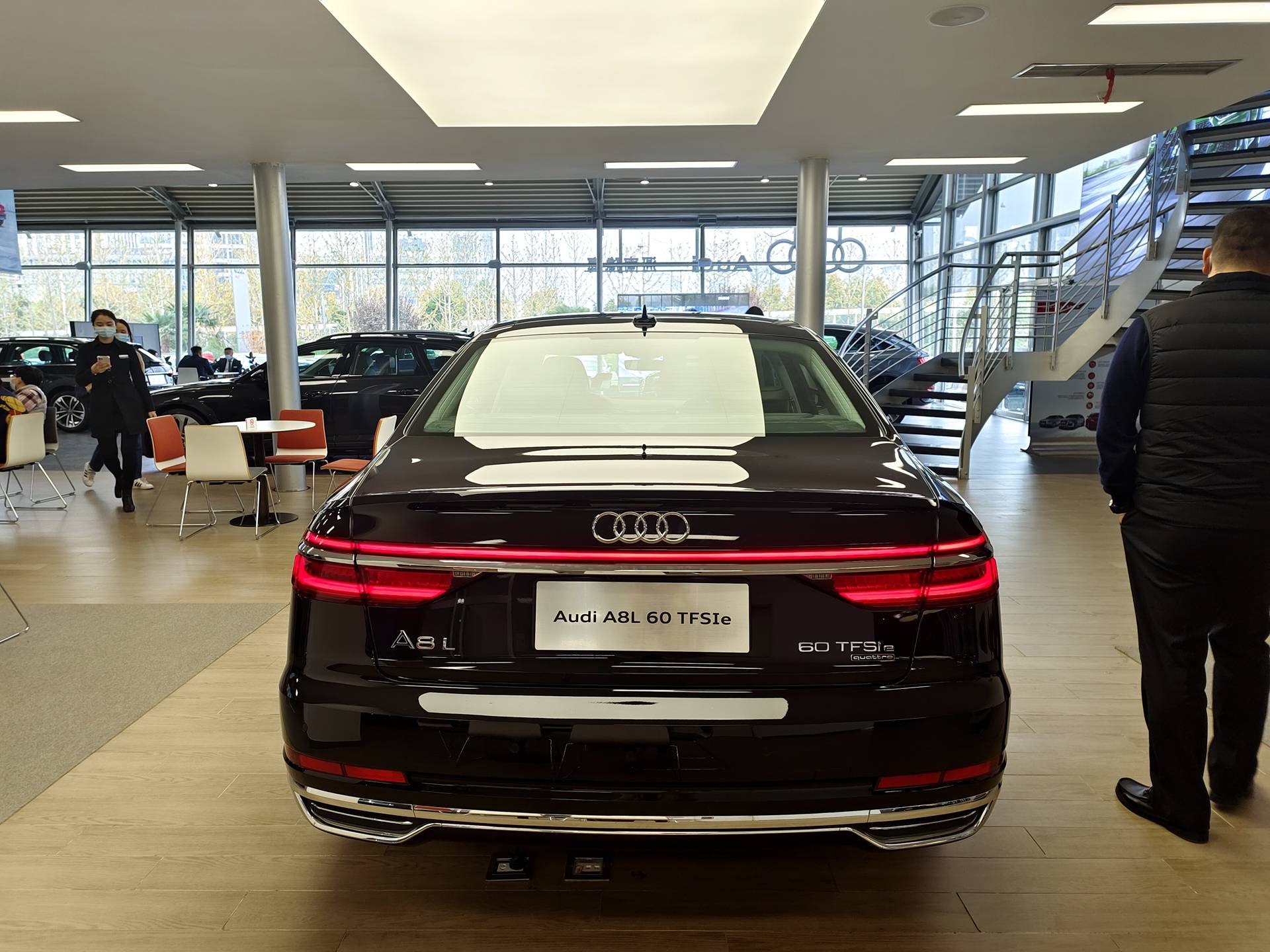 豪华又大气 奥迪A8L插混版实拍 4.9秒破百_搜狐汽车_搜狐网