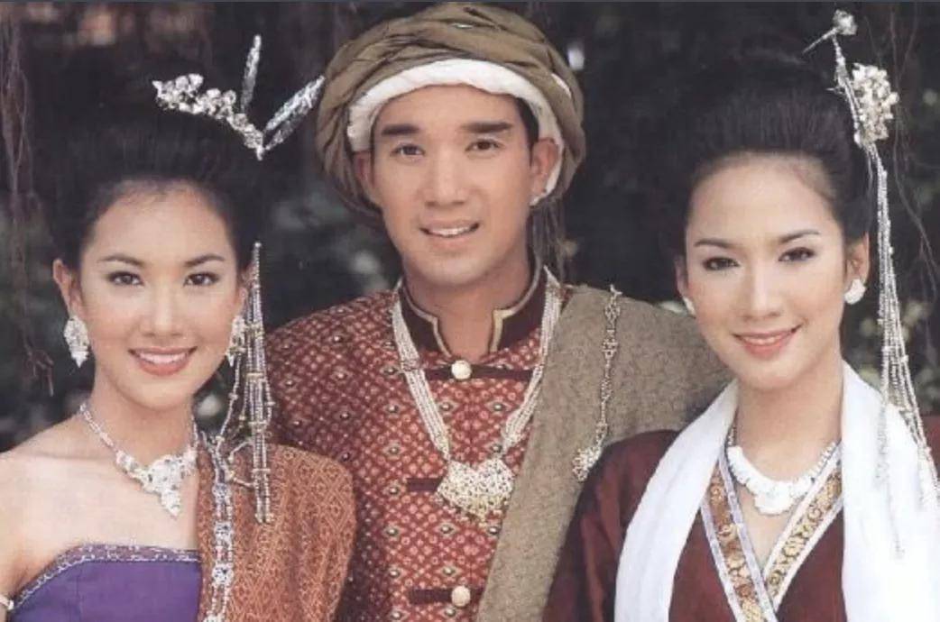 抗衰真相！为啥这些顶级女神的27岁到45岁全都凭空消失？_aump_面部_May