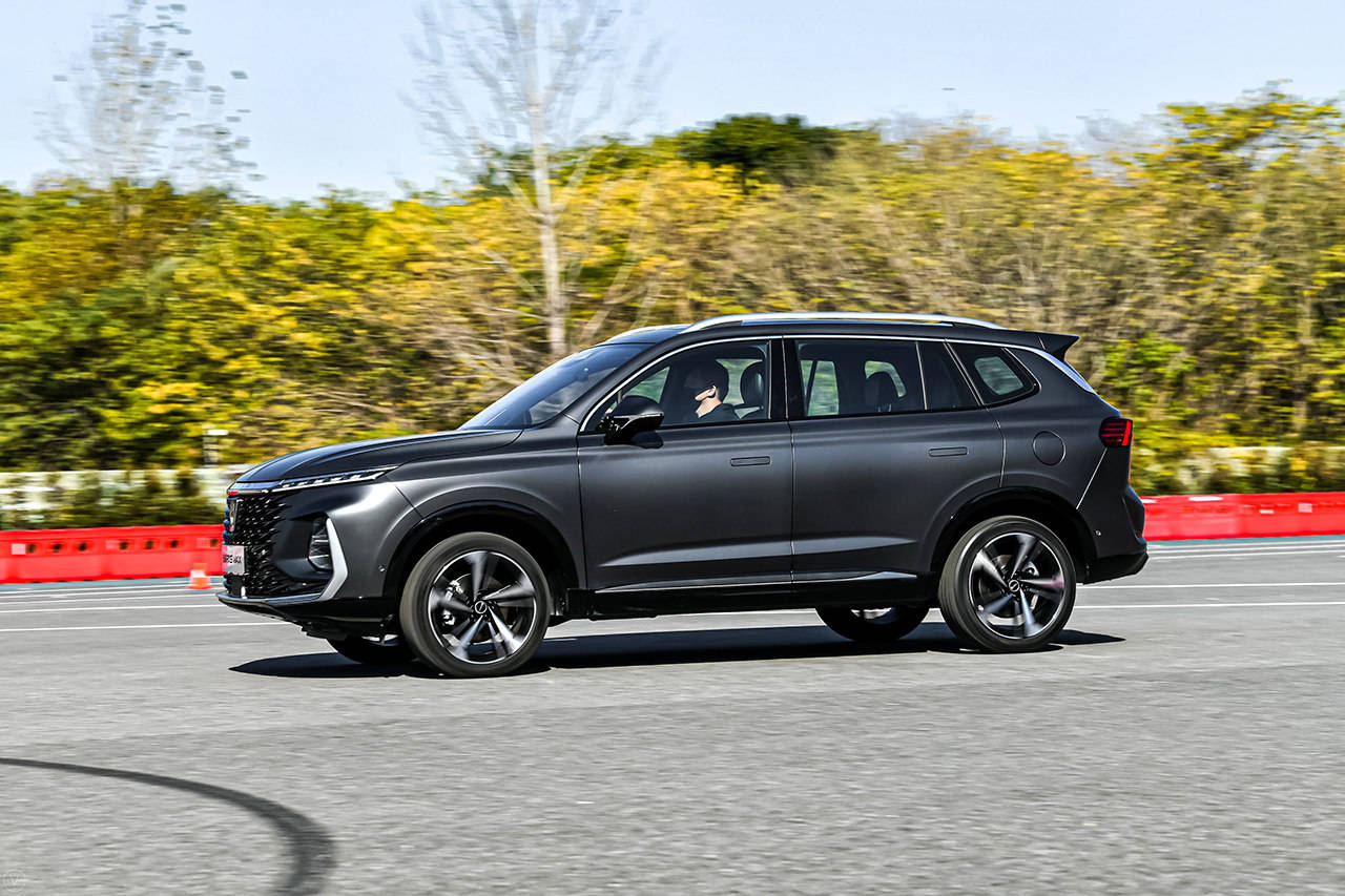 2.0T+爱信8AT 试驾新款荣威RX5 MAX_搜狐汽车_搜狐网