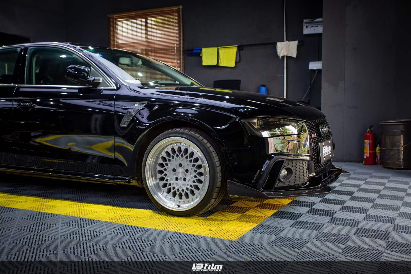 LBFILM改色膜：奥迪RS改色PET修复钢琴黑_搜狐汽车_搜狐网