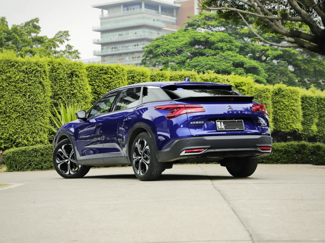 1.6T+8AT，座椅超舒适，才14万出头！这车性价比到位，但网上竟吵翻天？_搜狐汽车_搜狐网