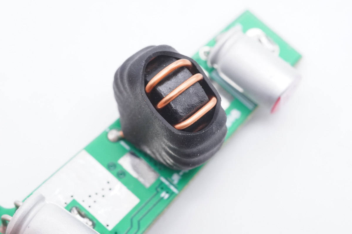 内置英集芯IP6538高集成SOC IC，机乐堂45W三合一带线车充拆解_搜狐汽车_搜狐网