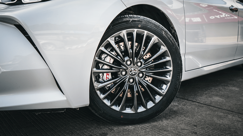 TEI Racing官方案例，丰田亚洲龙前轮升级tei p60es大六刹车套件_搜狐汽车_搜狐网