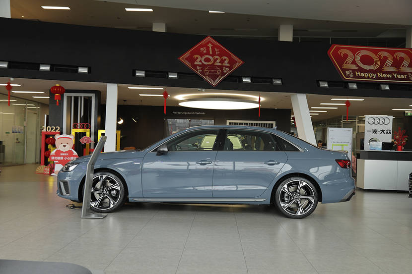 外观无限接近RS4，外观党的最爱，奥迪A4L RS套件燃速型到店实拍_搜狐汽车_搜狐网