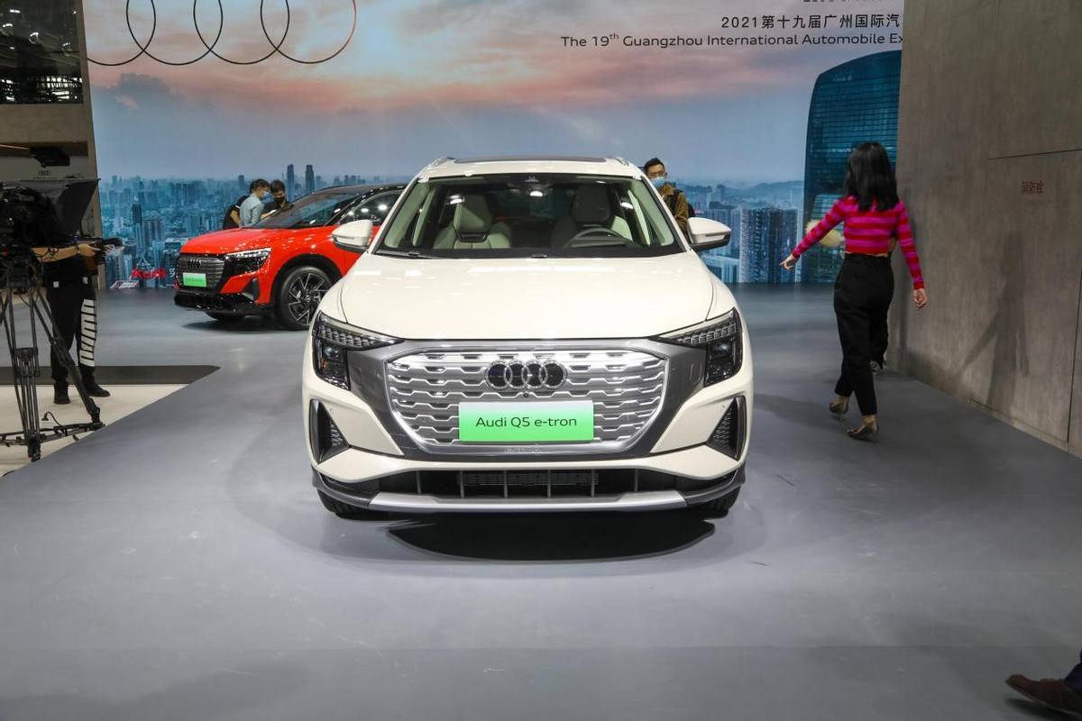 上汽奥迪全新Q5 e-tron终于亮相，预售40万起不比奔驰EQC香？_搜狐汽车_搜狐网