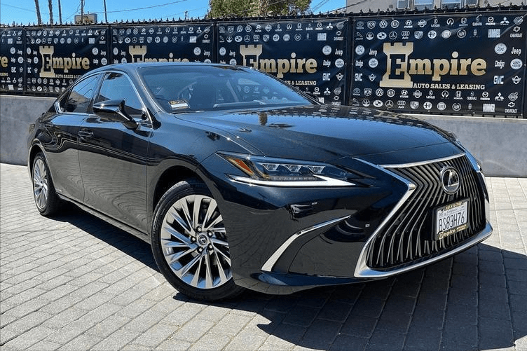 新款雷克萨斯ES300h实拍！换装2.5L混动引擎，优雅气质更浓郁！_搜狐汽车_搜狐网