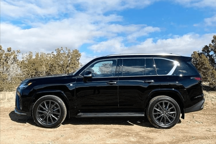 丰田“旗舰级”SUV，3.5T双涡轮+10AT，新款雷克萨斯LX600亮相！_搜狐汽车_搜狐网