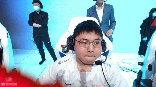 Uzi复出首秀秒登热搜榜首不敌，iG官博沦陷，DYS开团BLG教练！_Doggo_比赛_团战