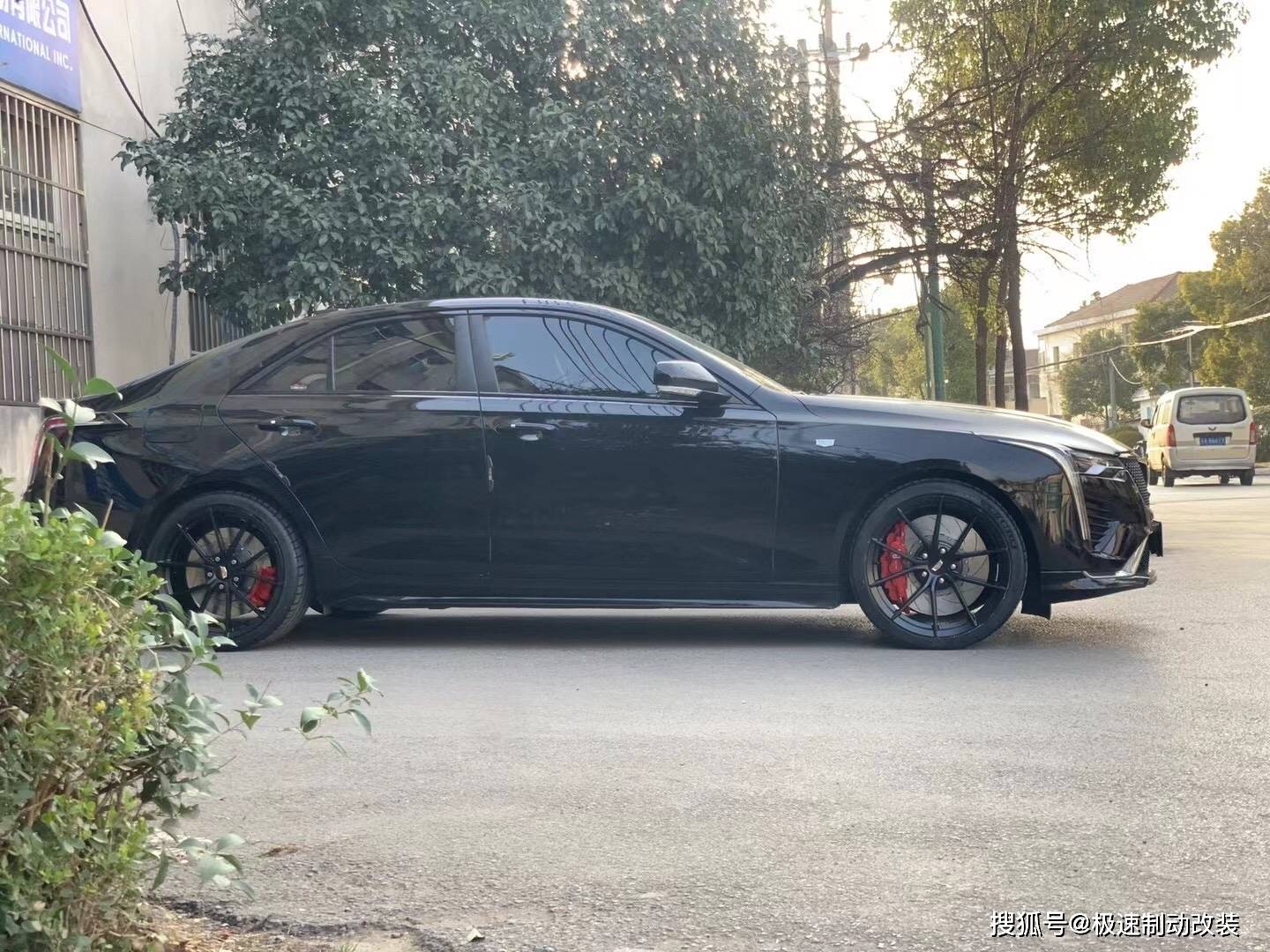 凯迪拉克CT4刹车改装Ap8520大六卡钳，制动性能棒棒哒。_搜狐汽车_搜狐网