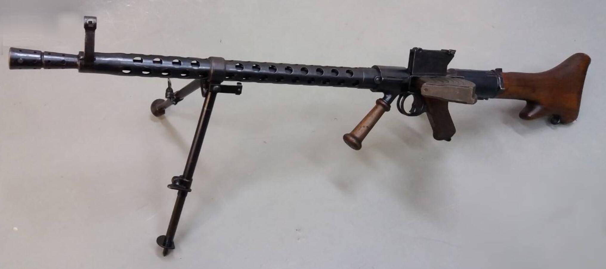 “步兵的噩梦”，当年世界一流的MG30轻机枪有多霸道，其威名真是赫赫！_德国_德军_枪管