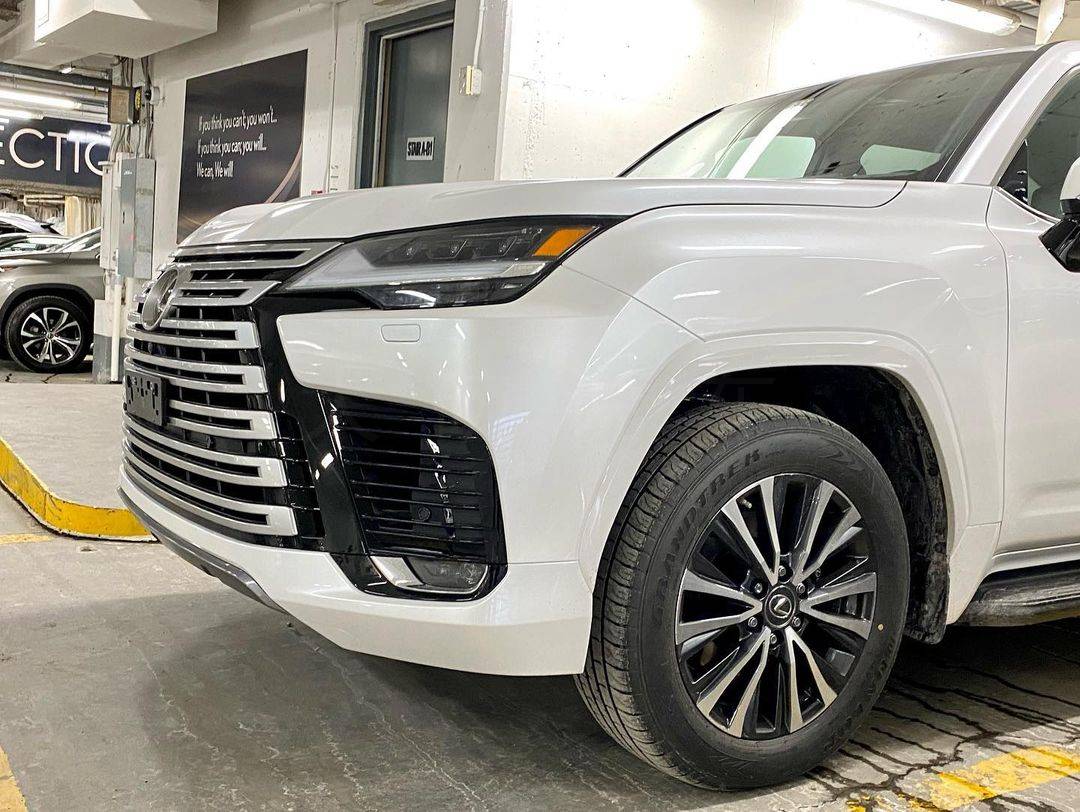 停车场实拍新一代LX，豪华感十足，竞争路虎揽胜，3.5T+10AT_搜狐汽车_搜狐网