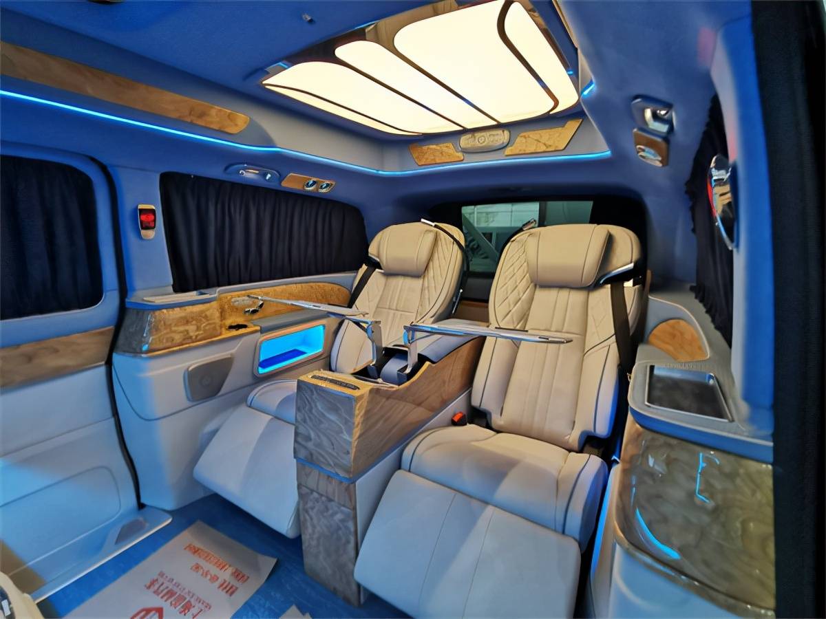 「小峰哥推荐」奔驰V260L定制豪客版V600，全隔断4+2总裁座驾_搜狐汽车_搜狐网