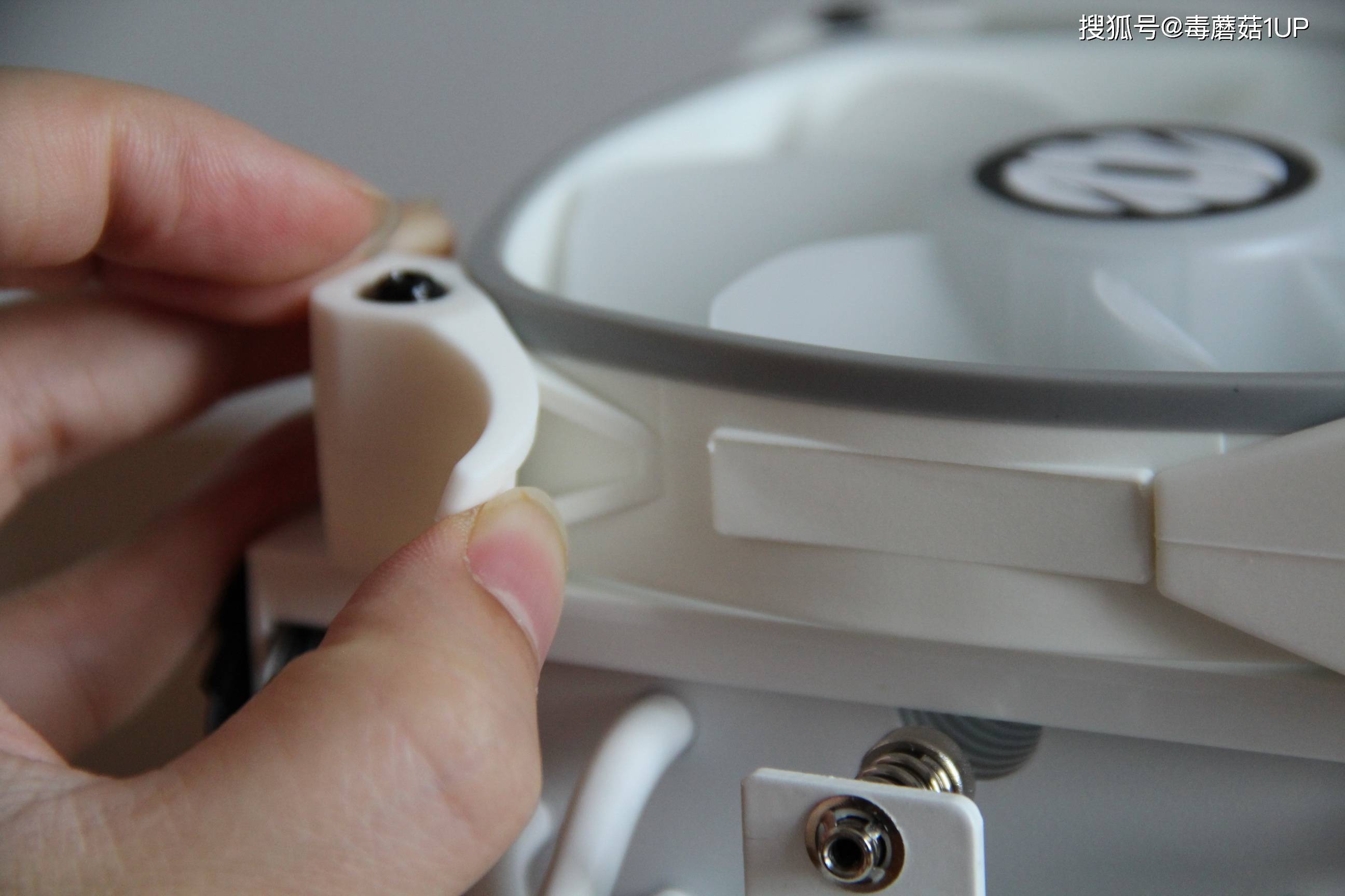 重新定义RGB，风冷也带显示器！ZEROZONE泽洛幻瞳BEG600初体验_屏幕_风扇_散热器