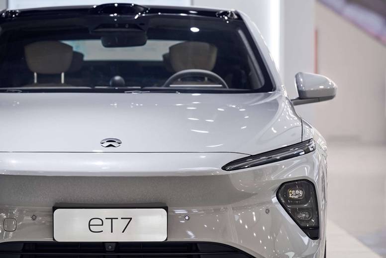 拳大宝马脚踢奔驰？蔚来ET7大闹50万级豪华轿车市场！_搜狐汽车_搜狐网