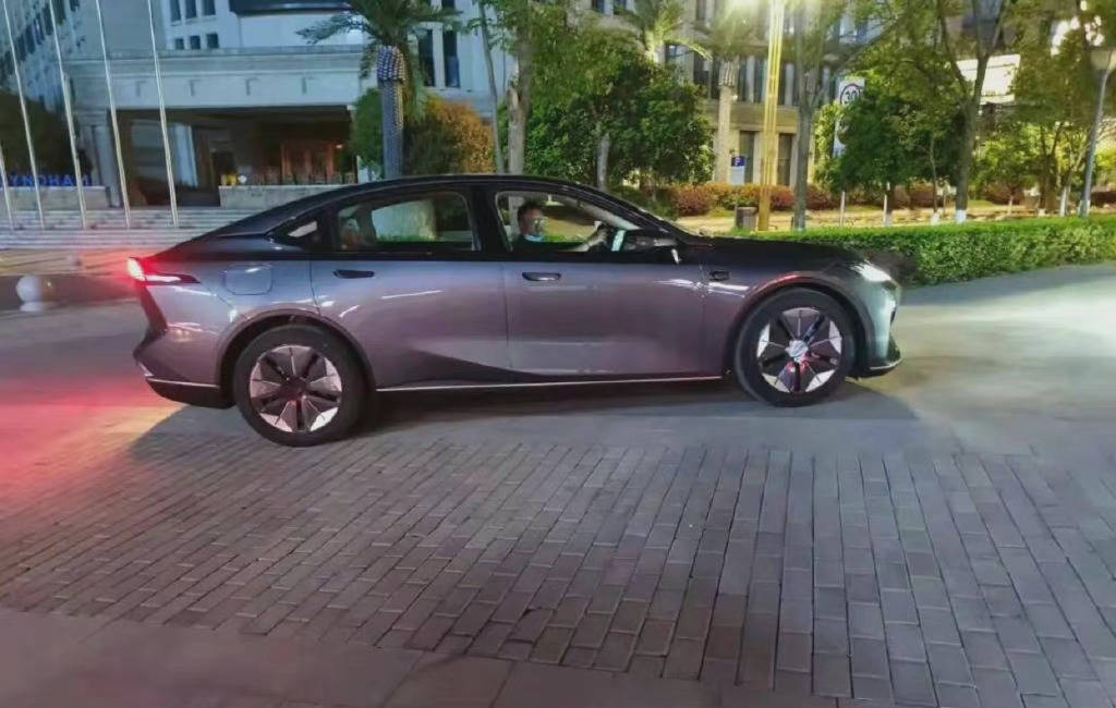 纯电版UNI-V？长安全新纯电车型C385实车图曝光！或将对标Model 3_搜狐汽车_搜狐网