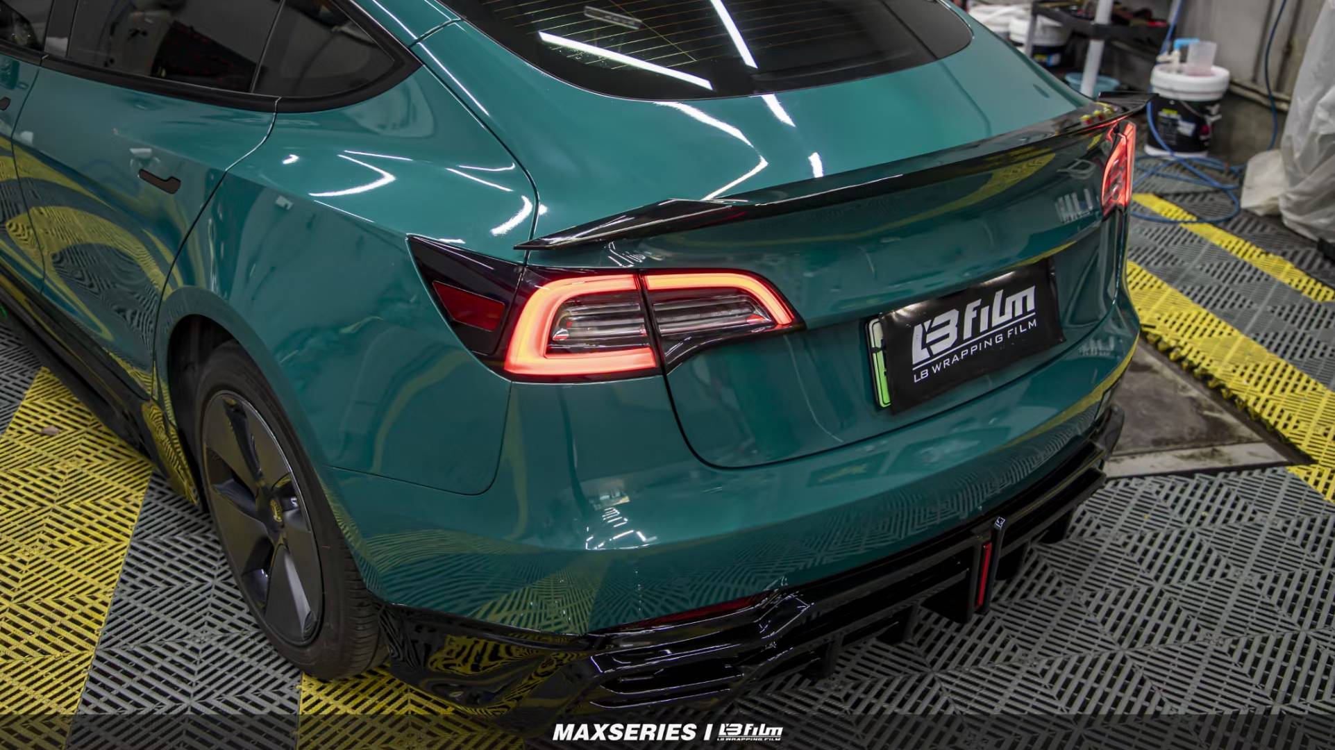 鲜活的颜色,魔性十足，LBFILM特斯拉MODEL 3地狱绿改色膜_搜狐汽车_搜狐网