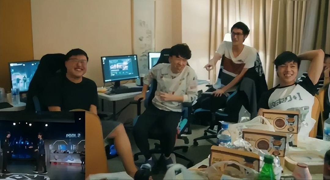 那一笑笑到了S9？Mlxg重谈RNG惨败：我们就是没那个实力！_职业_选手_赛冠军