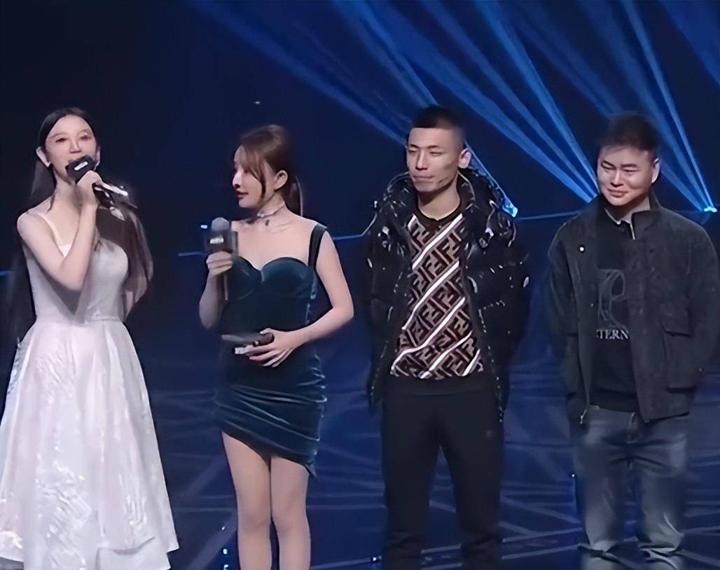 “你让我紧张了”，旭旭宝宝看到林七七反应真实，肉丝长腿抢眼_Lin_Qiqi_林吉克