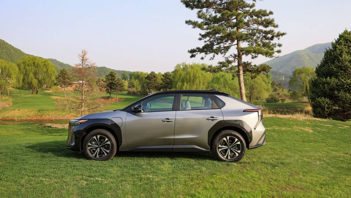 别样电动，一汽丰田bZ首款纯电bZ4X 22万起预售_搜狐汽车_搜狐网