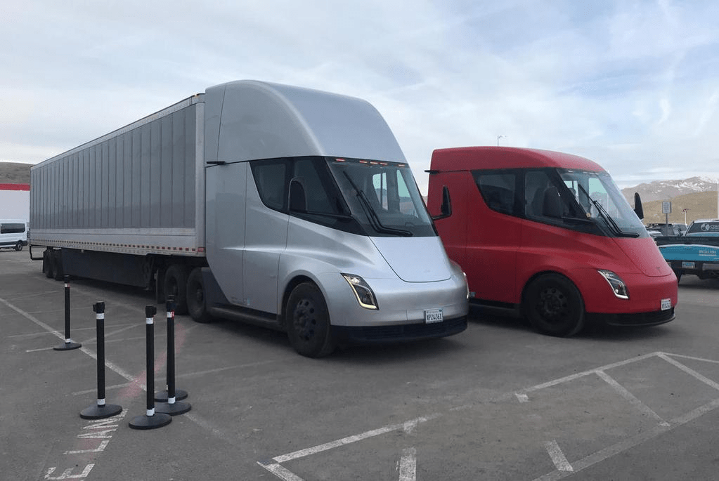 续航800km的特斯拉半挂车semi,推出5年终于开启预定! 搜狐汽车 搜狐网