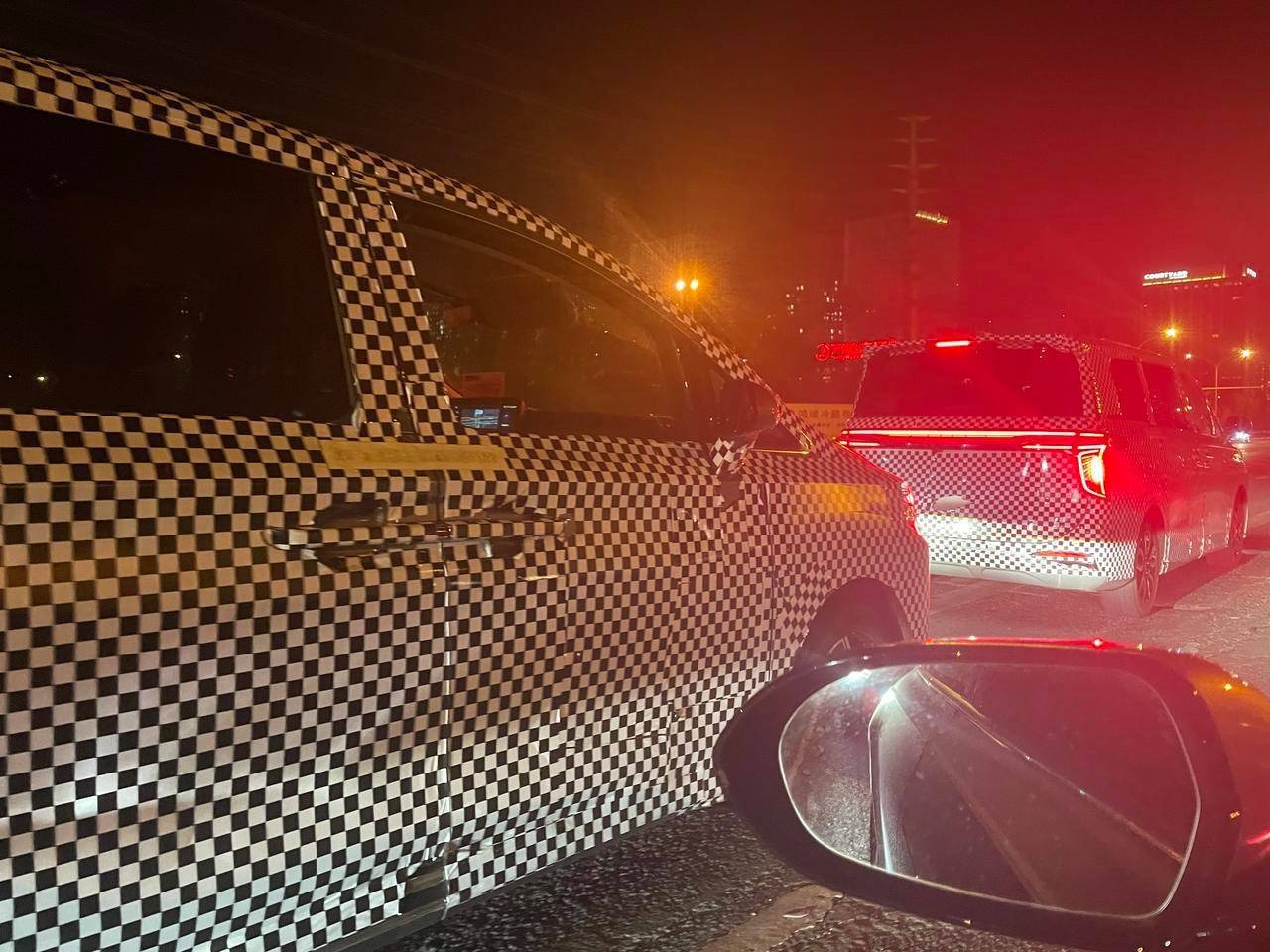 轴距3200mm 红旗全新MPV谍照曝光 有望命名为“HM9”_搜狐汽车_搜狐网