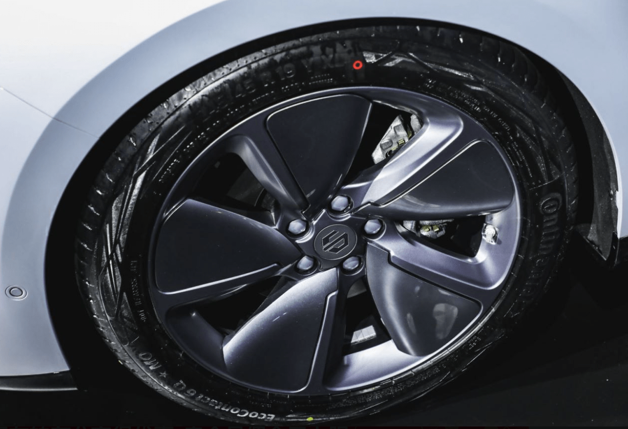 刚出道“一战成名”，连速度都是3.66s破百，717km续航，不输S级_搜狐汽车_搜狐网