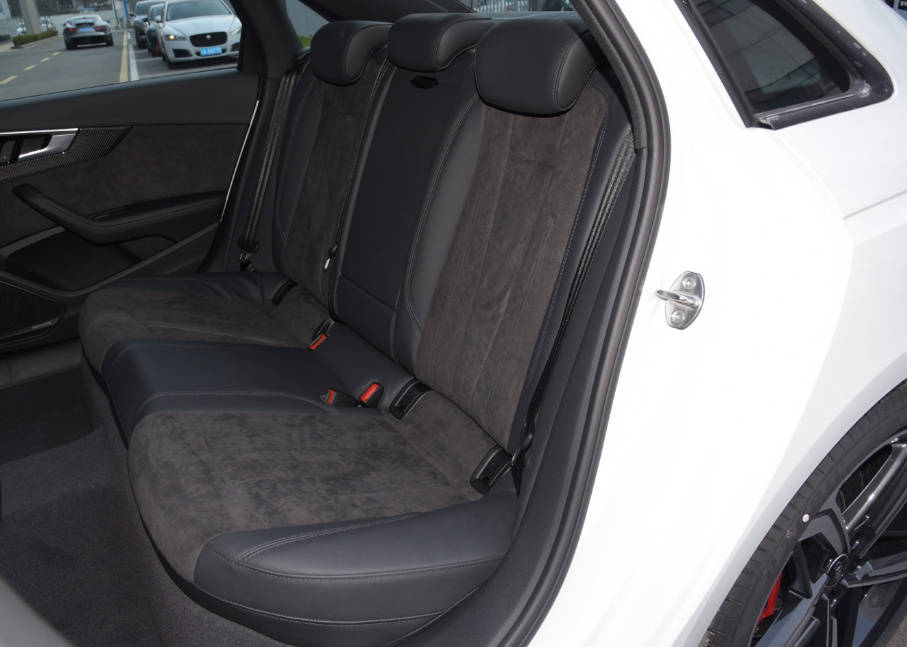 豪华年轻派PK，奥迪A4L和英菲尼迪Q50L谁更值得入手？_搜狐汽车_搜狐网