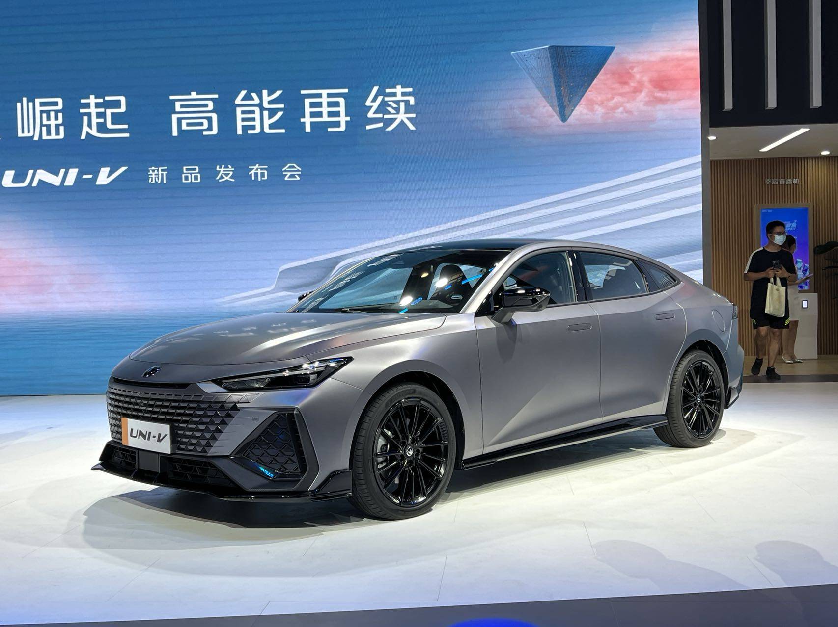 这次够运动了！2.0T+8AT，长安UNI-V 2.0T正式上市_搜狐汽车_搜狐网