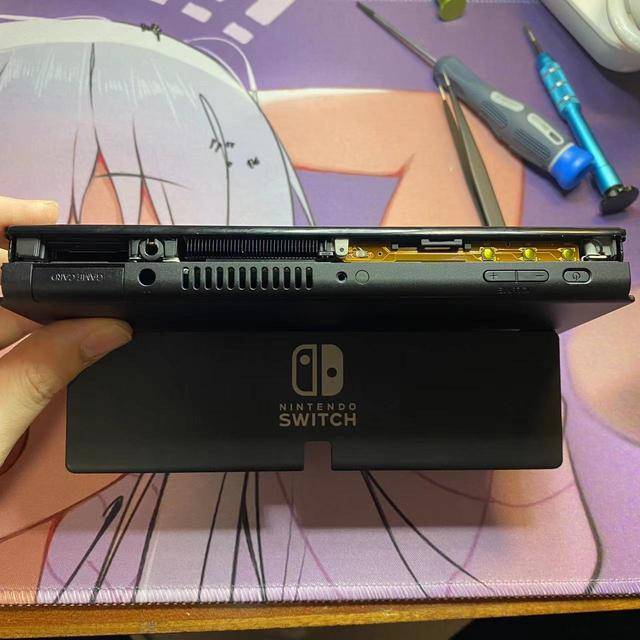 switch拆机步骤图（OLED机型）_螺丝刀_镊子_主板