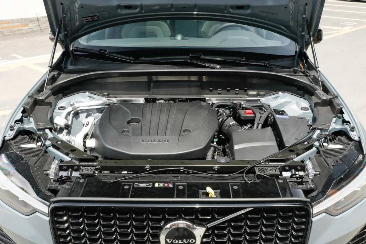 配2.0T+8AT+48V轻混，沃尔沃XC60加运动套也能很帅，值得选吗？_搜狐汽车_搜狐网