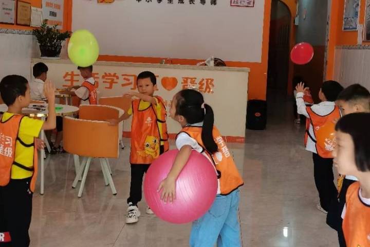 成年人绝交都是安静的,而小孩子绝交却是热闹的!主人公时候好朋友