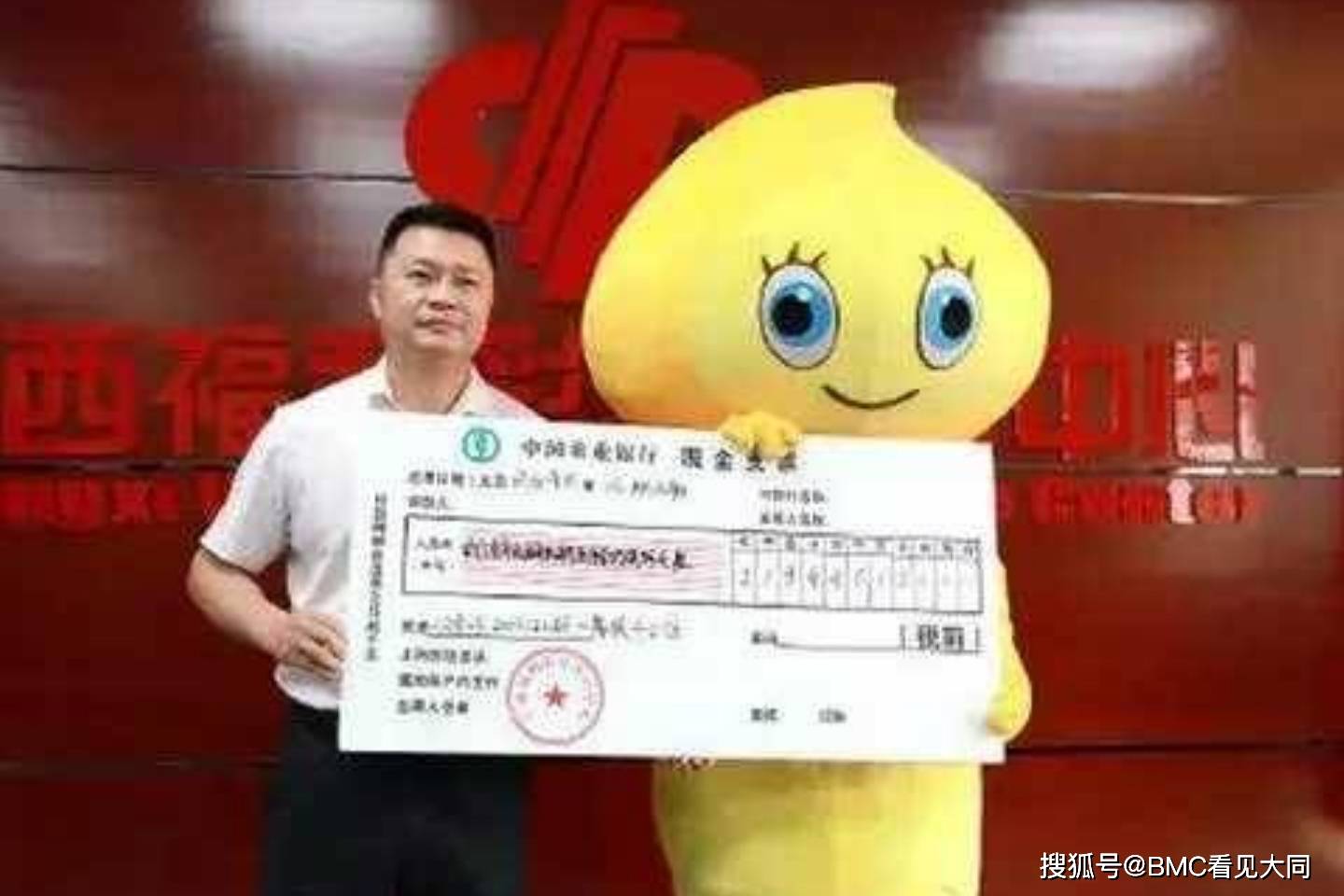男子买160元彩票中219亿捐500万，没告诉老婆孩子，怕他们不努力了李先生广西奖金 