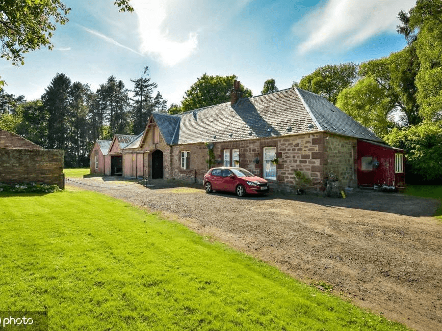 英国苏格兰小镇粉色城堡 景色美丽-搜狐大视野-搜狐新闻