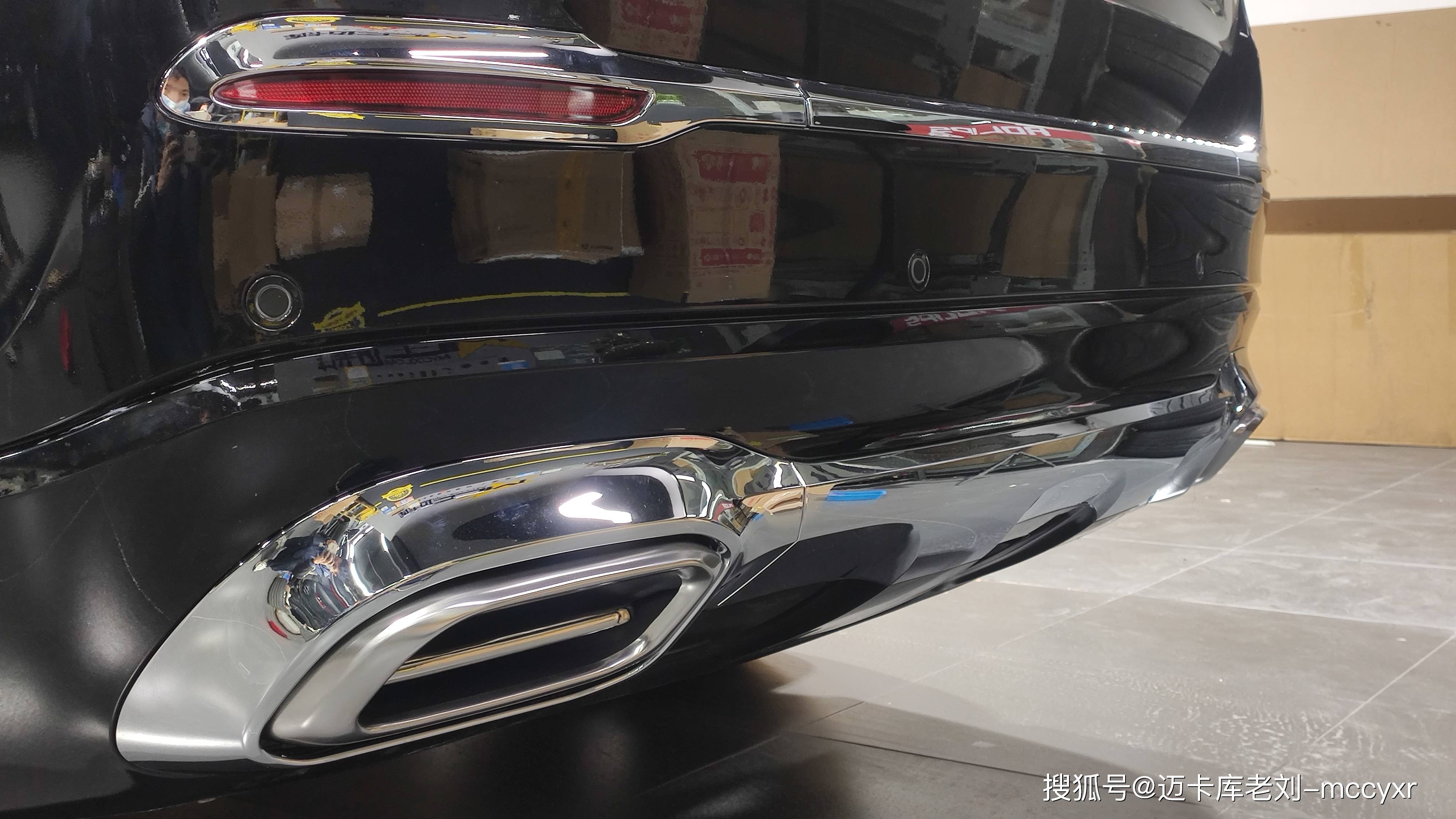 至臻豪华，尽显雅士风范！22款奔驰GLS450升级迈巴赫GLS外观包围及电动踏板_搜狐汽车_搜狐网