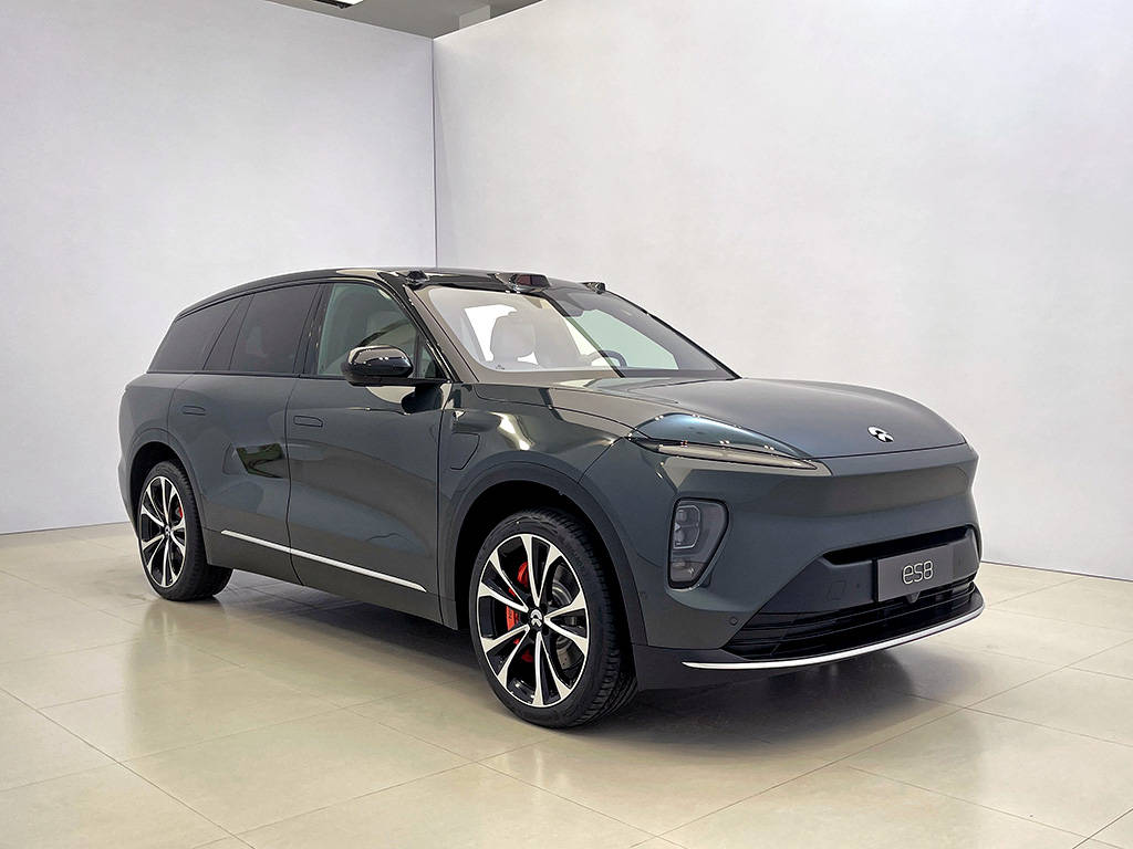 实拍全新ES8和EC7，全新家族设计，多种版本可选_搜狐汽车_搜狐网