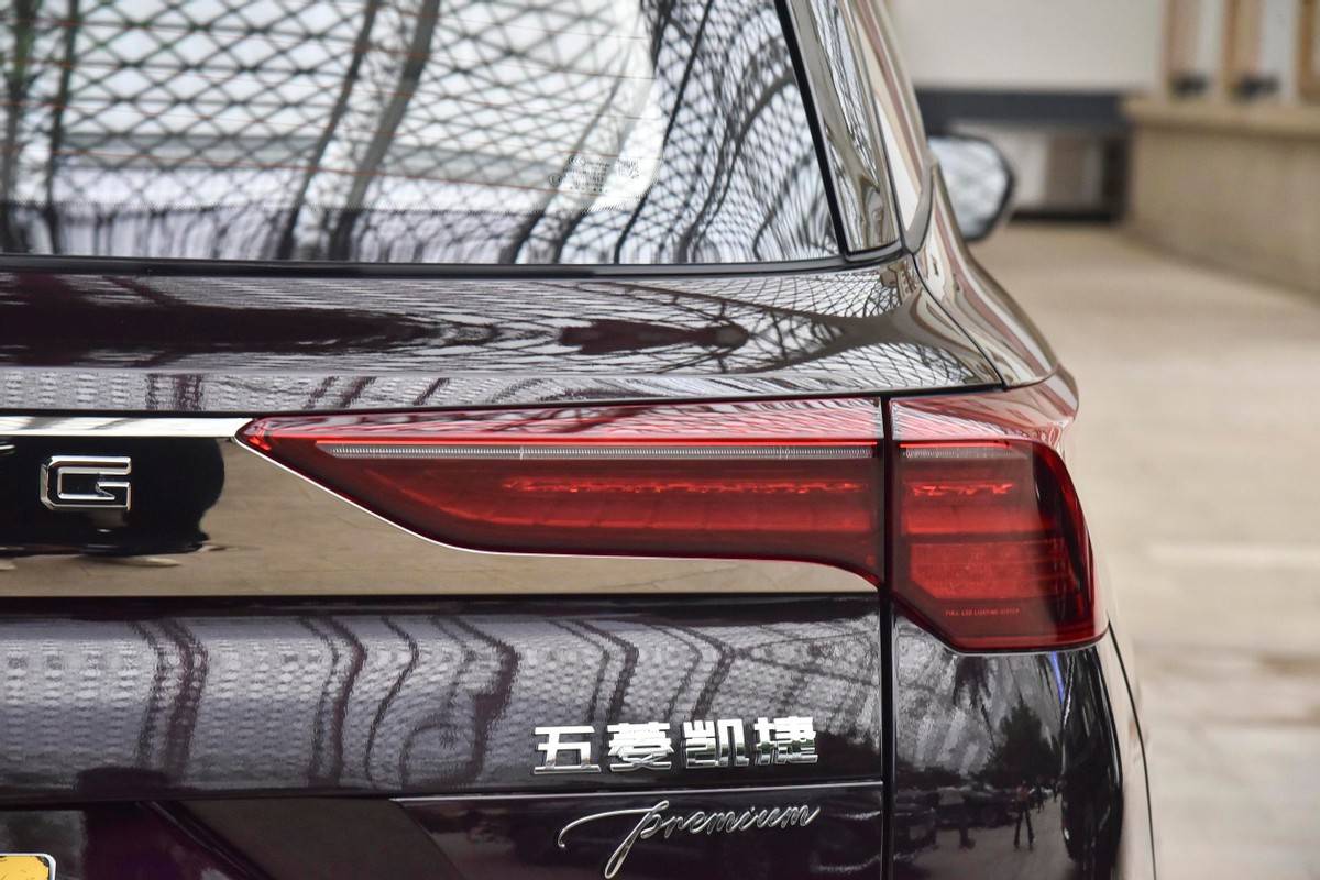 五菱甩出“王炸”混动MPV，5门6座，油耗低至4.75L_搜狐汽车_搜狐网