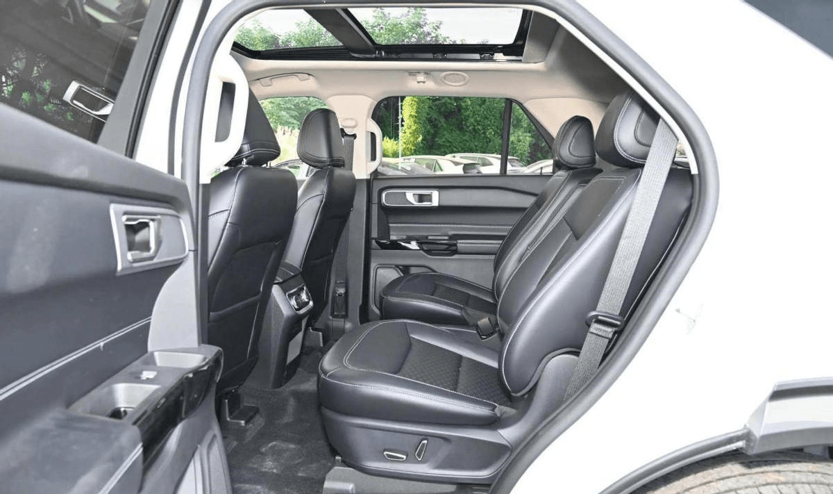 实拍全新福特探险者，车长5063mm，全系标配10AT，家用值得选吗？_搜狐汽车_搜狐网