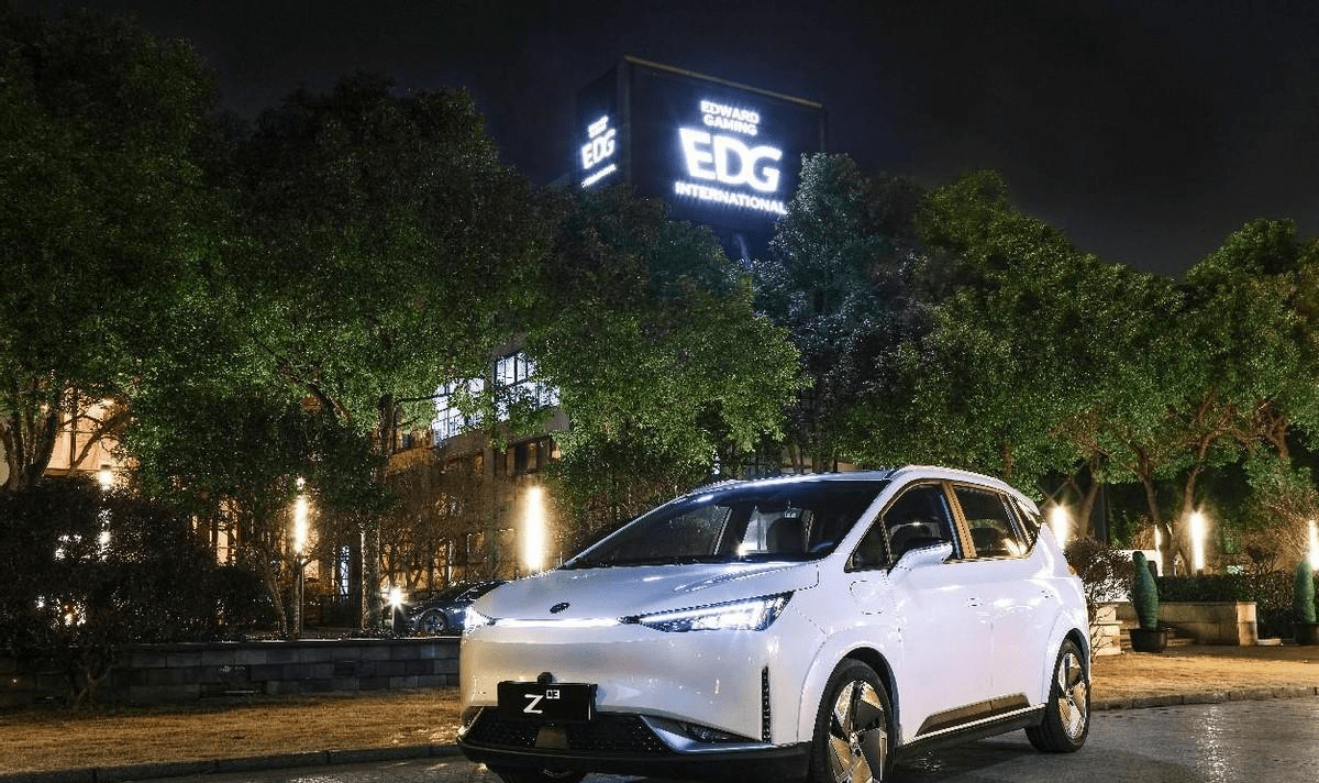 越级的后排空间，看看合创Z03，有颜有料有性价比！_搜狐汽车_搜狐网