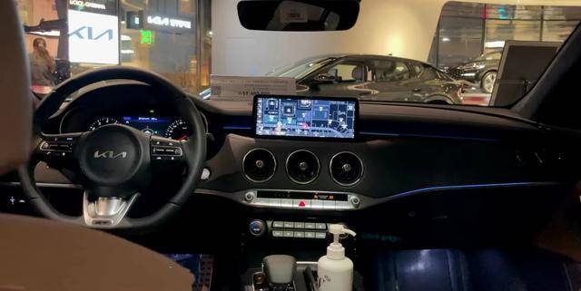 “毒刺”即将落幕！实拍起亚斯汀格致敬版，3.3T+8AT，限量1000台_搜狐汽车_搜狐网