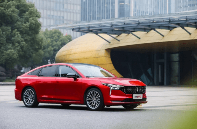 精致时尚的家用轿车，选奔腾B70还是红旗H5，看看大家如何选择_搜狐汽车_搜狐网