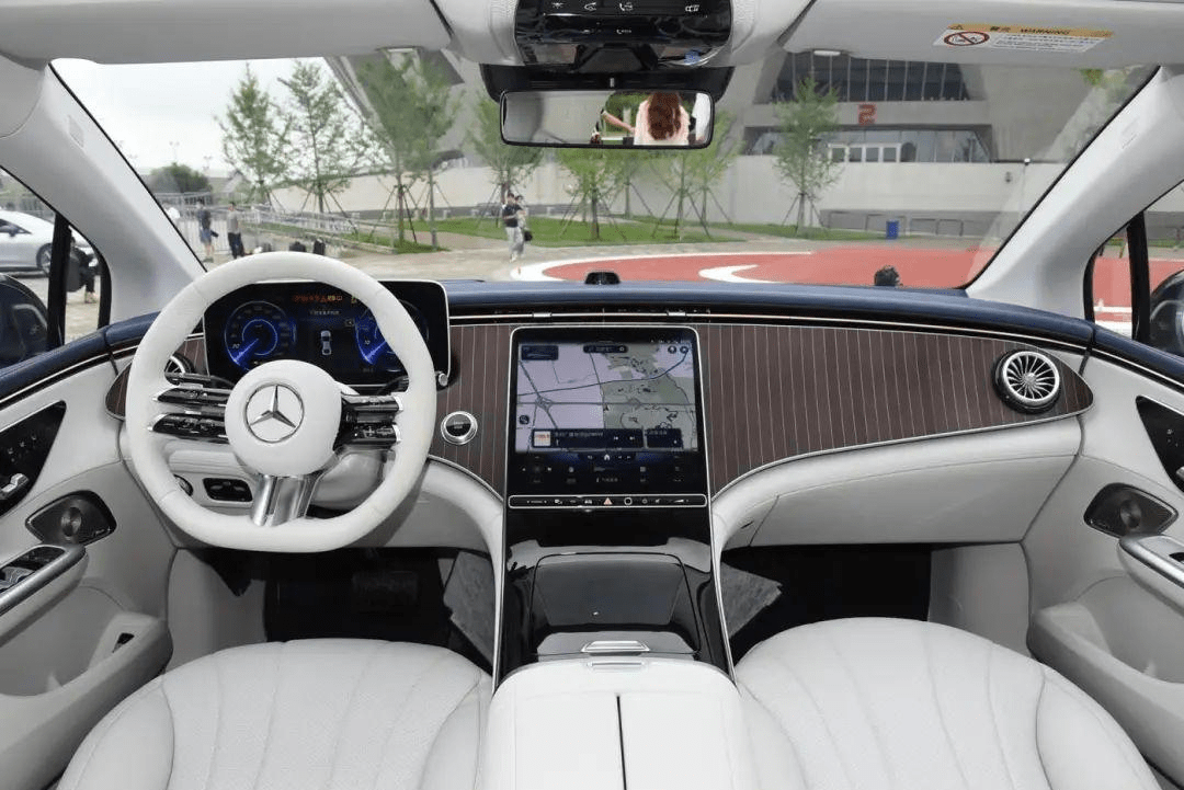 2022款奔驰EQE：752公里续航+556牛·米，这台大奔倍有面子！_搜狐汽车_搜狐网