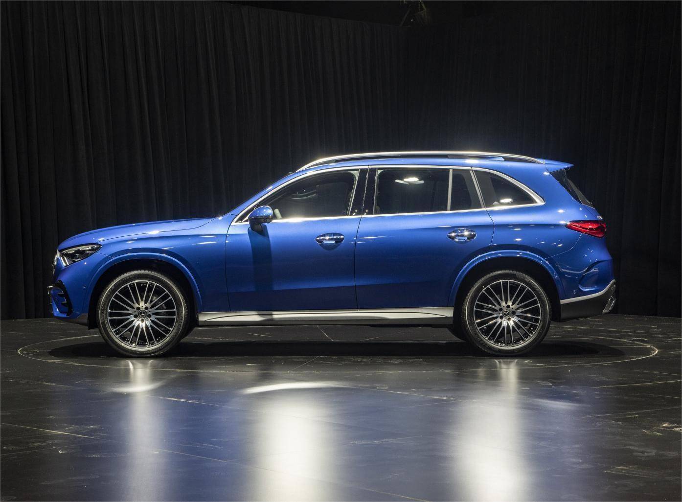 奔驰新车将上市，长超4米8，内饰很惊艳，全系2.0T+9AT+全时四驱_搜狐汽车_搜狐网