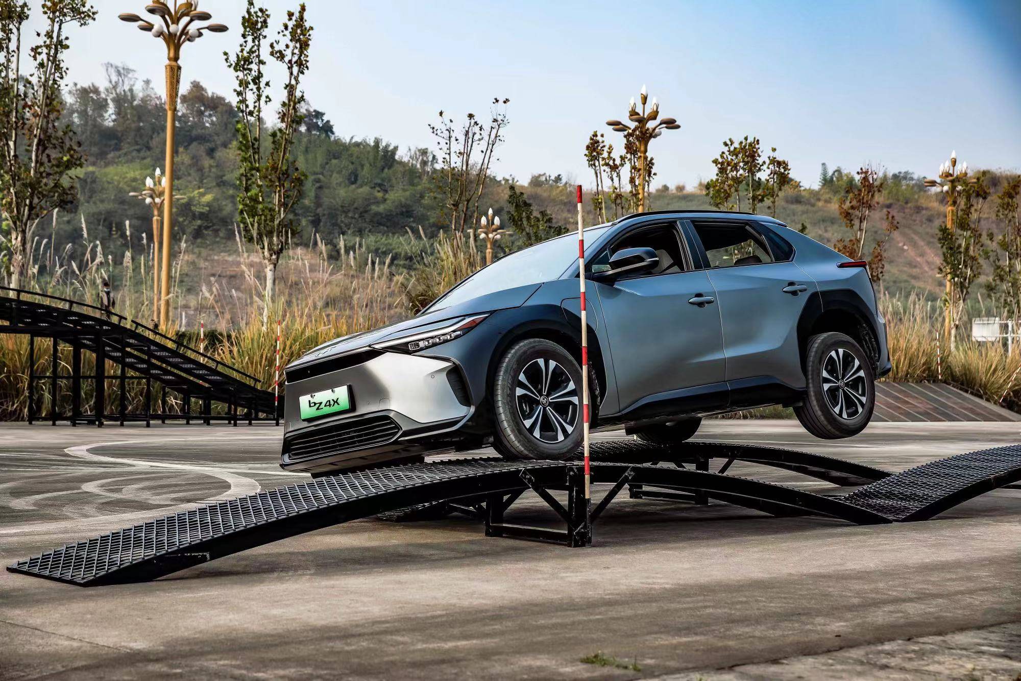 很丰田，试驾广丰e-TNGA架构首款纯电车型bZ4X_搜狐汽车_搜狐网